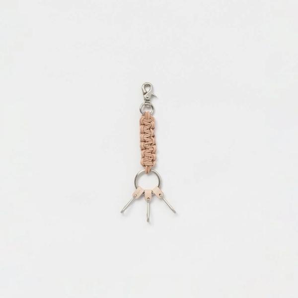 ■ブランド名：Hender Scheme エンダースキーマ■商品名：not army key flog■型番：qn-rc-nak■カラー：natural■サイズ：ONE■カテゴリ：ユニセックス ファッション小物当店で取り扱う商品は全て正規品...