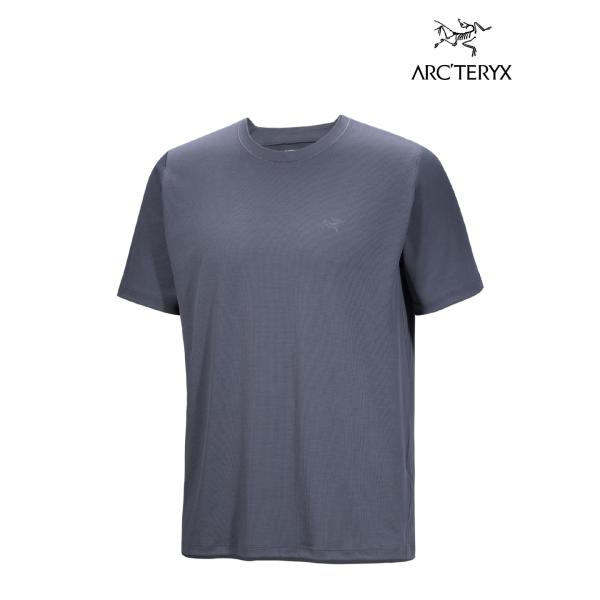 ■ブランド名：ARC'TERYX アークテリクス■商品名：Cormac Crew SS #Dk Stratus [X00001029204]■型番：X00001029204■カラー：Dk StratusARC'TERYX 正規取扱店三重県四...