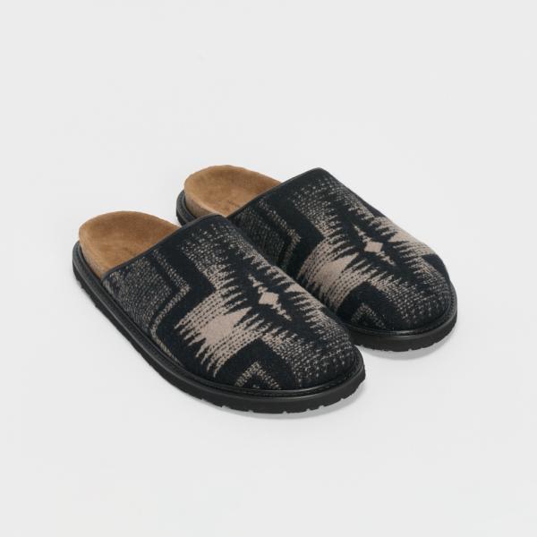 ■ブランド名：Hender Scheme エンダースキーマ■商品名：Pendleton - comfy crog■型番：pd-s-cmc■カラー：Harding/black■カテゴリ：ユニセックス シューズ当店で取り扱う商品は全て正規品です...