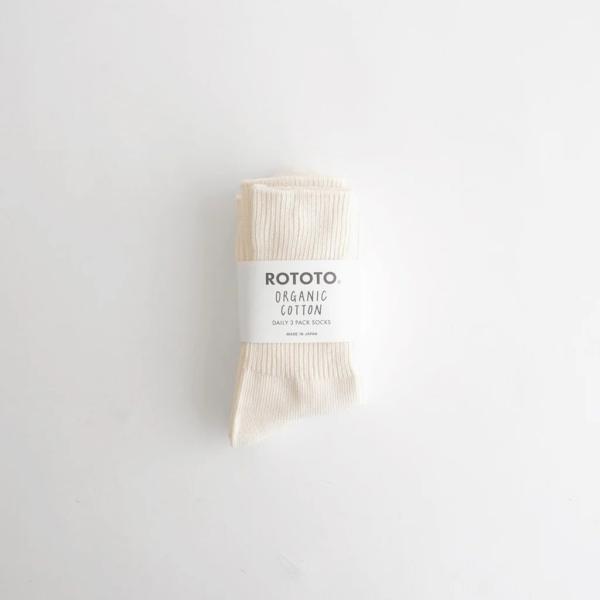 ■ブランド名：ROTOTO ロトト■商品名：ORGANIC DAILY 3 PACK RIBBED CREW SOCKS■型番：R1427-SS26■カラー：IVORY■カテゴリ：ユニセックス ファッション小物当店で取り扱う商品は全て正規品...