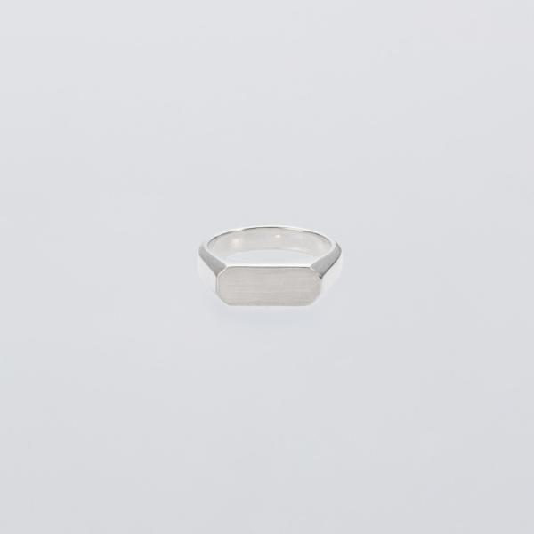 ■ブランド名：XOLO JEWELRY ショロジュエリー■商品名：Signet Ring with Hair Line -Thick-■型番：XOR121■カラー：SILVER■カテゴリ：ユニセックス アクセサリー当店で取り扱う商品は全て正...