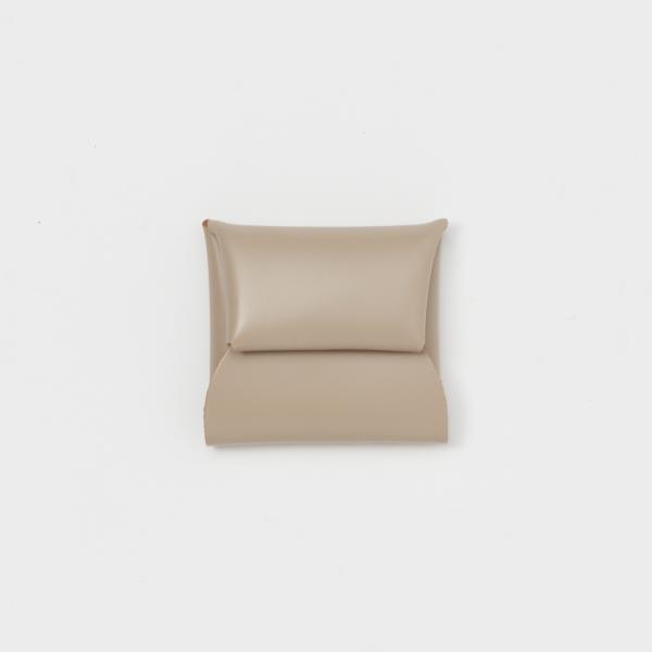 ■ブランド名：Hender Scheme エンダースキーマ■商品名：assemble coin case■型番：di-rc-acc■カラー：beige■サイズ：ONE■カテゴリ：ユニセックス 財布・カードケース当店で取り扱う商品は全て正規品...