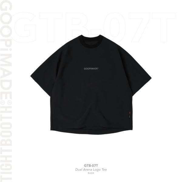 ■ブランド名：GOOPiMADE グーピーメイド■商品名：TIGHTBOOTH | 「GTB-07T」 Dual Arena Logo Tee■型番：GOOPI-25AW-OCT-01■カラー：Black■カテゴリ：メンズ トップス当店で取...
