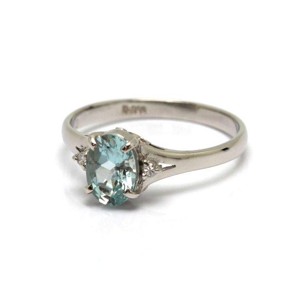 商品名 アクアマリンリング宝石名 アクアマリン《0.74ct》ダイヤモンド《0.02ct》素材 Pt900サイズ 11号重さ 約2.4g付属品 ソーティングジュエリー専用のケースにて発送致します。状態 ABランクコメント 透き通るようなマリ...