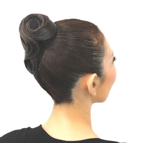 エアリーカップ「軽量」着けていることを感じないほどの軽さ「質感」地毛と調和しやすい素材「柔らかさ」程よくしなる硬さ「飾り」ストーンは無し