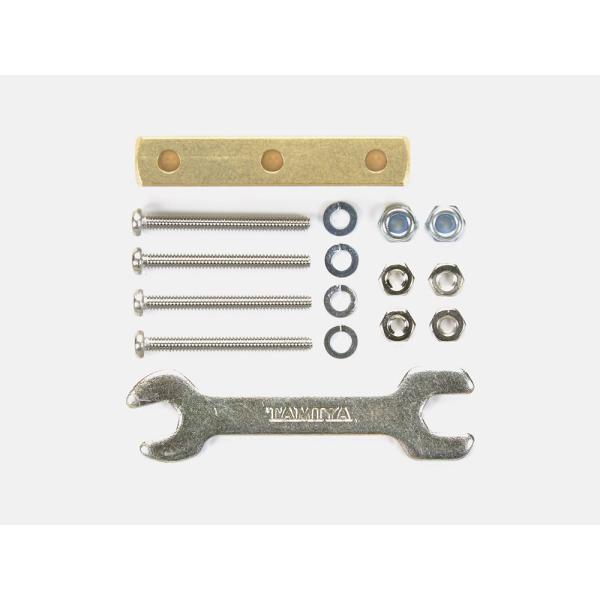 ジャンプ後の着地などでマシンの跳ねを押さえるブロックタイプのマスダンパー。取り付け穴を5ヶ所用意して様々な場所に設置でき、セッティングも楽しみ。また、固定式のウェイトとしても使えます。取り付け用のステンレスビスやロックナット、スプリングワッ...