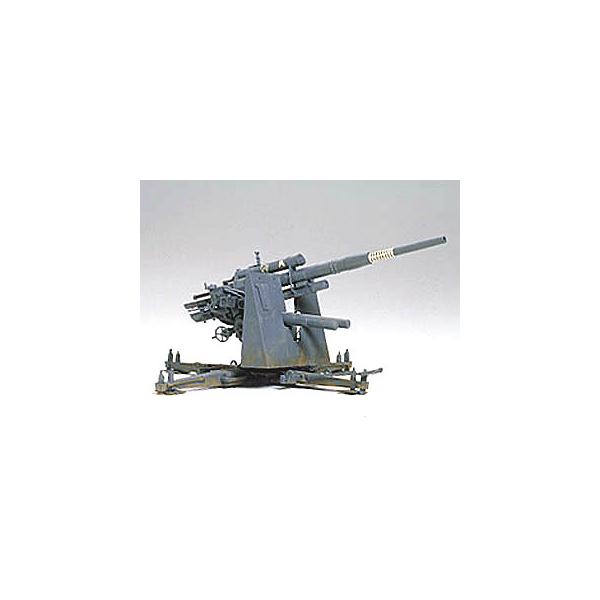 高射砲として開発され、第二次大戦中は対戦車砲としても恐るべき破壊力を発揮したドイツ軍88mm砲Flak36/37のプラスチックモデル組み立てキットです。300点を超える部品構成で複雑な88mm砲を立体感豊かに再現。対空用のFlak36と対戦...