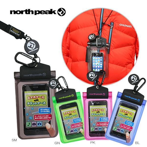 north peak パスケース■ SMARTPHONE ＆ PASS CASE NP-5219・オートリール付COLOR:GNBLSMPKBKPVC素材を使用し、水気に強い。両面に透明な窓を設けることで、片側ではスマートフォンの操作、反対...