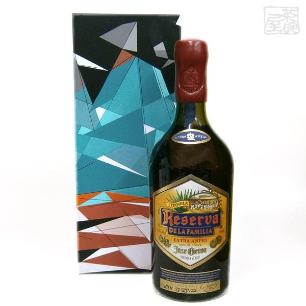 【送料無料】クエルボ レゼルヴァ ド ラ ファミリア エクストラ アネホ 2023 38% 700ml 並行 テキーラ メキシコクエルボ社最高峰のテキーラ