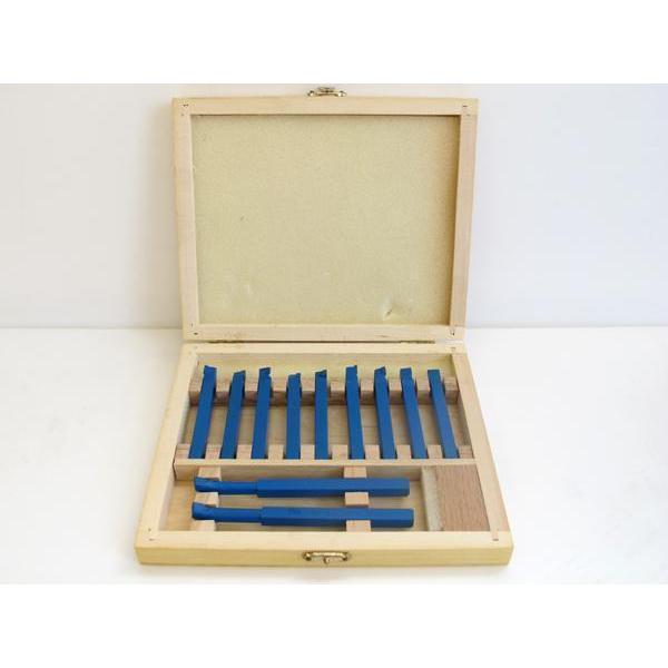 小型旋盤用8ｍｍ×8ｍｍバイト　11本セットです。小型旋盤の予備備品として最適です。※輸送事故防止の為、簡易木箱に入れてお送り致します。商品到着後、木箱は処分してください。※入荷ロットによりましてバイトの色と箱が写真とは異なりますが、ご了承...