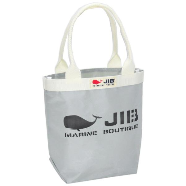 ■JIB バケツS BKS定番バケツの真ん中のサイズです。やや大きめのロゴステンシルがインパクトあります。 コットンのような質感のアクリルハンドルタイプ。気温差大きい季節には、貴重品やポーチ類と一緒に、薄手の上着やストールなども入れておける...