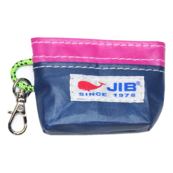 マジックテープで開閉する小さなコインケース■JIBコインケース　CCJIBロゴタグ付きのコインケースです。マジックテープで開閉。小銭はもちろん、ピアスやヘアピンを入れたり、ピルケースとしても便利です。小さなナスカン付きなので、ダッフルバッグ...