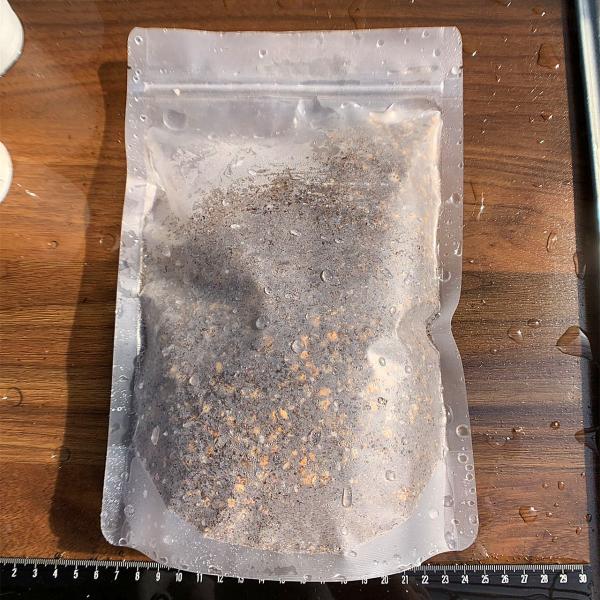 ◆多肉植物オリジナル土1Ｌ◆3号鉢の植え替えでは0.3L。4号鉢の植え替えでは0.6Lの土が計算上では必要となります。◆殺菌済、排水性・通気性に優れ、根腐れを防ぎます。◆輸入苗、カット苗に最適！多肉の発根に最適な土を配合し、お届けします。（...