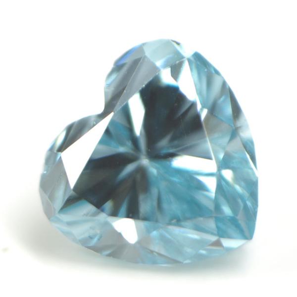● カラット　：　0.048ct● カラー　：　アイスブルー系● 色の起源　：　処理（トリートメント）● クラリティ　：　SIクラス位● カット　：　Heart Shape（ハート・シェイプ）● 寸法　：　約2.2×約2.25×約1.6mm...