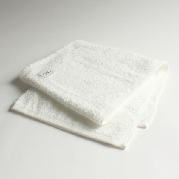 竹から生まれる保湿性に優れた天然繊維レーヨンと天然保湿成分スクワランのダブルの保湿効果で、とことん肌への優しさにこだわりました。洗濯を繰り返しても保湿効果が持続し、スクワランの特性を活かしたなめらかな風合いを実感できます。著名なモデルさんも...