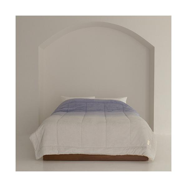 メーカー：西川　 品番：FQ04065528601  ふんわりタッチであたたかい。なごやかに癒される、おうち時間のそばに。思わず包まりたくなるような、やわらかな素材。　　※画像はイメージです。＜リバーシブルタイプ＞無地面は毛足が長くふんわり。