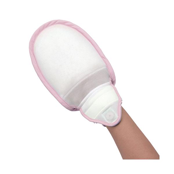 メーカー：日本エンゼル　 品番：1783-S  ソフトなビーズが心地よく手指を包む保護ミトン。　　※画像はイメージです。＜使用イメージ＞