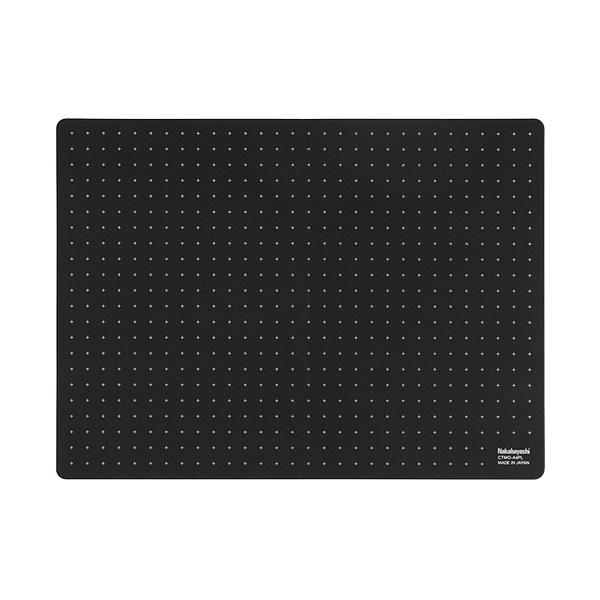 メーカー：ナカバヤシ　 品番：CTMO-A4PL-D  収納や持ち運びに便利な二つ折仕様のカッティングマットです。　　＜折りたたみイメージ＞＜使用イメージ＞