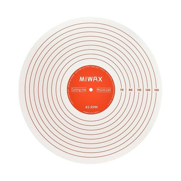 メーカー：ミワックス　 品番：MX-V7-WH  音楽愛好家のための、7インチレコードそっくりなデザインのユニークなカッティングマット！　　＜寸法＞＜パッケージ＞※お届けの商品はホワイトになります。＜使用イメージ＞＜使用イメージ＞