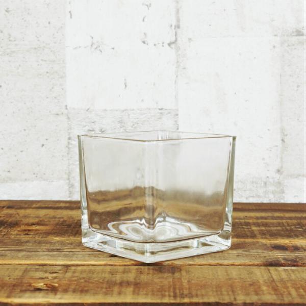 シンプルなガラスの器です。サイズ：W12×H12cm  材　質：器）ガラス 注意事項   製品の性質上、商品によって色や形等が異なる場合があります。予めご了承ください。