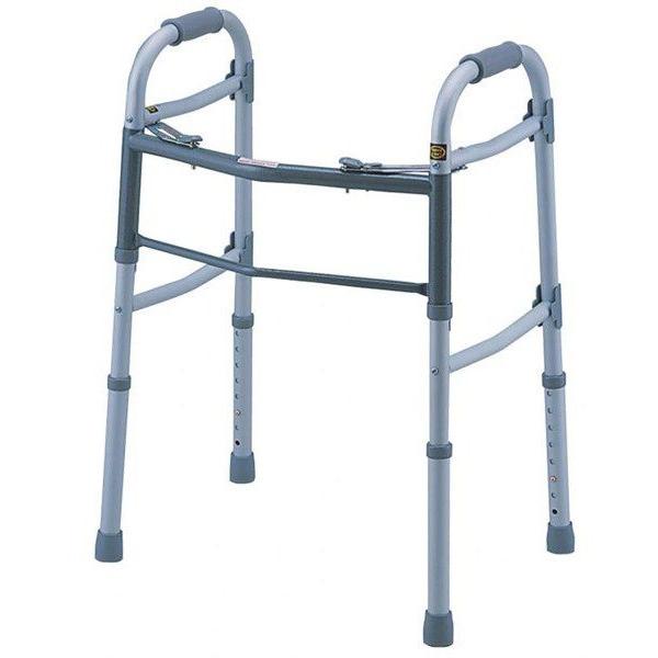 ○狭い場所でもラクラク歩行の横幅570mm○指一本でラクラク折りたためる取り扱いやすいボタン位置。○ケガを防ぐとともに折りたたみ搬送時のキズも防止するカバーを標準装備。○番号表示が刻印されていますので、高さ調節にとても便利です。○狭い場所で...