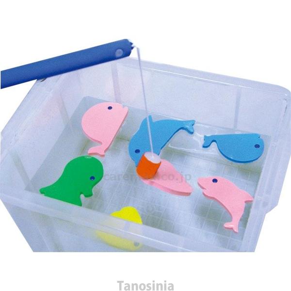 商品の仕様●サイズ／15×8×厚さ1cm（魚大）●材質／EVAスポンジ、P.P樹脂、磁石、スチール●セット内容／魚5種類×大小各1個×4色、長竿5本●カゴ付き商品の説明・プールでも室内でも使用して頂けます。魚は水面に浮きます。竿先は針ではな...