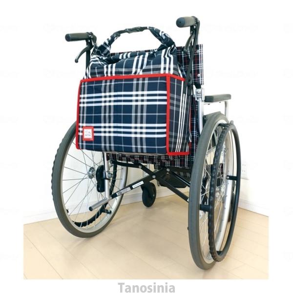 RAKUバッグ2 車いす専用バッグ 車椅子 笑和の仕様・ロールトップ機能。開口部を丸めて巻くことで容量アップ。・コンパクトタイプなのでいろんな車いすへ装着可能。・装着したままたためる。専用フックでしっかり固定。●バッグ容量／24L●重さ／6...