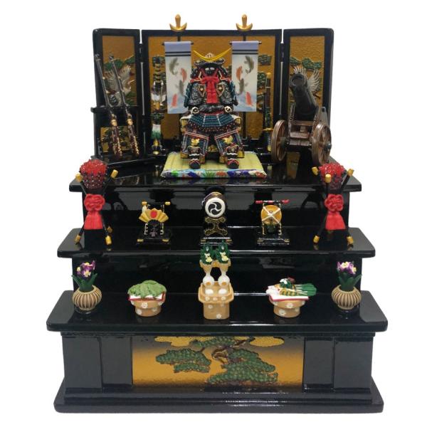 おしゃれなコンパクト鎧飾り五月人形です。徳川方として大坂城を落とした伊達公ときっかけとなる大砲がセットされた火縄銃と左右非対称となった力強いセットです。火縄銃、弓太刀、出陣旗、陣太鼓、かがり火等の男らしい武具、菖蒲、柏餅などの様々な種類の縁...