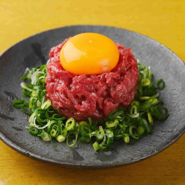 個食パックのユッケを冷凍便でお届けします。国内でと畜製造した馬肉ユッケを冷凍個食パックにしてあります。カット済みなので解凍するだけで楽しめます。50ｇ個食パックのユッケが20パック入りの大容量セットです。**注意事項**・北海道・沖縄・離島...