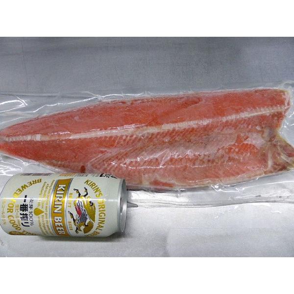 約７００ｇの商品です（写真は約８００gです）、 半解凍で切身にし１切づつラップに包み冷凍しましょう。