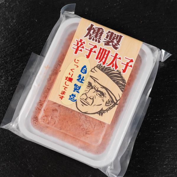 いづれの商品も、燻液は使わず、燻製本来の製法(木材をいぶす)で製造しています。よくある、焼きたらこ状態の燻製や、乾燥しカラスミのように干せた燻製ではありません。じっくり燻していますので、若干たらこの水分量が少なくなっています、その為とてもプ...