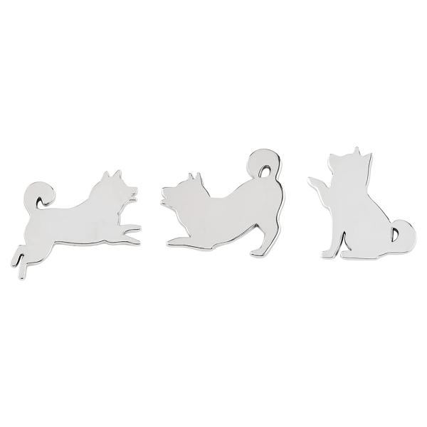 カラー：シルバーサイズ：柴犬セットさりげない犬好きアピールに。犬好きなら付けるしかないでしょう。手軽につけられるサイズで、金属製ならではの光沢、質感、重厚感があり、純正のエンブレムとの相性もバッチリです。サッと貼るだけで愛車がさりげなくワン...