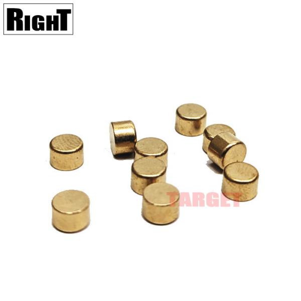 ■商品情報RIGHTリアルダミーカートに使用しているプライマー。表側の縁はR加工を行い、削り出しの痕などは目立たないように加工してあります。小口径用と大口径用があります。取り付けは金属用の接着剤で行ってください。（硬い場合はハンマーで叩き込...