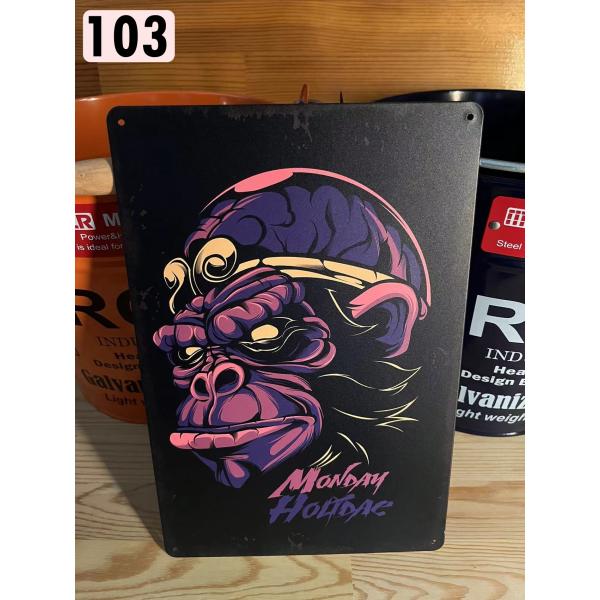 アンティークなレトロ加工が施されているので、お部屋の雰囲気をガラッと変えてくれます。お部屋だけでなく自宅のガレージなどにもお勧めです。4カ所に穴があるので、ヒモやピンなどで飾れます。傷やサビのデザインが良い味を出しています。これこそオールド...