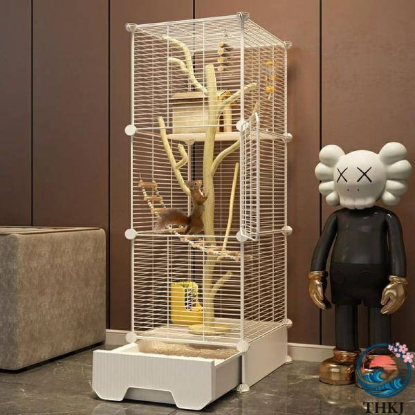 高さが魅力の小動物用ケージ。十分なケージ高で登ったり降りたり上下運動が好きなリスやフクロモモンガなど小動物の飼育に。 引き出し底トレイがお手入れ楽々。深さ13cmあるの引き出しトレーがついているのでフンが飛び散らなく、外漏れもなく、お掃除が...