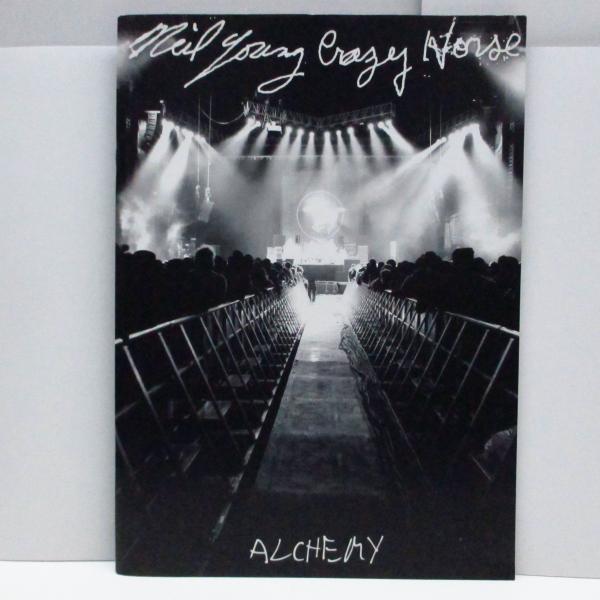 (Amber Jean Productions/'12 Orig.Tour Program Book) 「ニール・ヤング ＆ クレイジー・ホース」Alchemy 2013 ユーロ・ツアーの公式パンフレット。カラー＆白黒写真、日程、ツアー・メ...