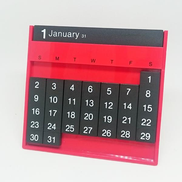 【サイズ】  12.1 x 13 x 1.3 cm【商品詳細説明】卓上・壁掛け両用グリーンエネルギーと樹木からできた万年カレンダー。 シンプルで洗練された飽きのこないデザインで、おもちゃのブロックを組み立てるような楽しいカレンダーです。(C...