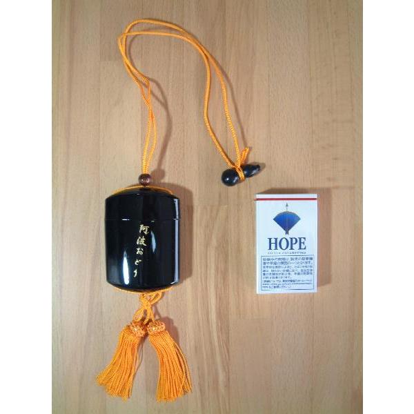 印籠　中（黒・黄）阿波踊り用品■サイズ　【中】■素材　プラスチック製■カラー　黒に黄房阿波踊りの時に腰に吊る小物（アクセサリー）です。お土産や記念品としても使用されております。※横にあるタバコにつきましては、商品の大きさの目安にしております...