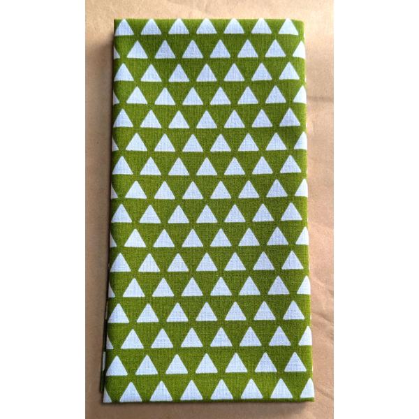 ■サイズ　約34cm×約90cm■素材　綿 100％（岡生地・和晒）■カラー　抹茶■柄　鱗■染法　ダイストーン染色■原産国　日本製■納品状態　個別ビニール袋入り昔ながらの日本製手ぬぐいです。上質で柔らかく肌触りの良い和晒加工の手拭い木綿生地...