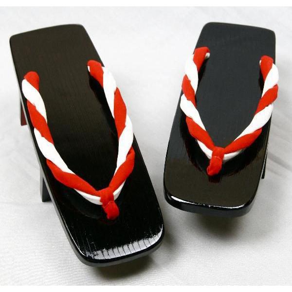 子供阿波踊り下駄　子供利久下駄　日本製　盆踊り下駄　阿波踊り用品　日本製■サイズ　【大・中・小】　大［台寸 20cm］　中［台寸 18.5cm］　小［台寸 17cm］■原産国　日本製阿波踊り、女踊りで使用する子供下駄。阿波踊りでの激しい踊り...