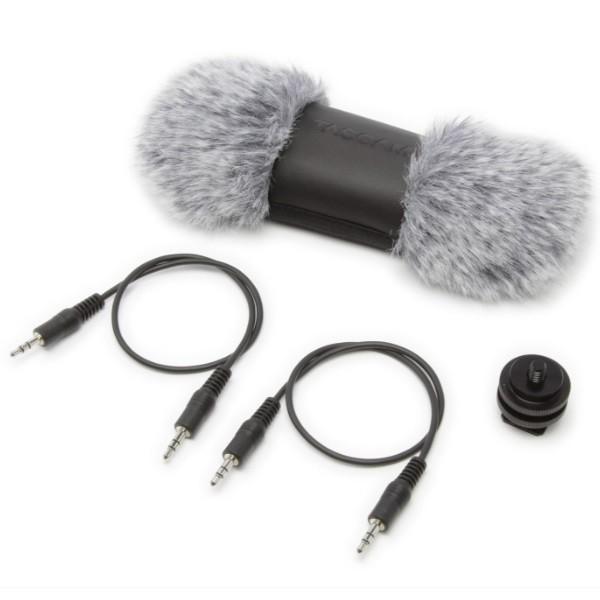 『AK-DR70C』は、DR-70Dでの録音に便利なアクセサリーパッケージです。カメラのアクセサリーシューへのマウントを可能にするシューマウントアダプター、カメラへの音声出力と音声モニターリングを両立する3.5mmステレオミニジャックケーブ...