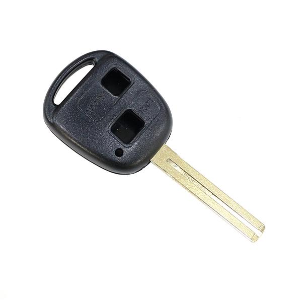 トランスミッターは純正の物をご使用下さい。電池交換の要領で簡単に交換可能です。鍵が折れてしまった場合など純正部品は非常に高いのでお安く修理が可能です。ブランクキーですので鍵屋さんにて溝を切ればお車の鍵として御使用可能です。鍵の種類やリモコン...