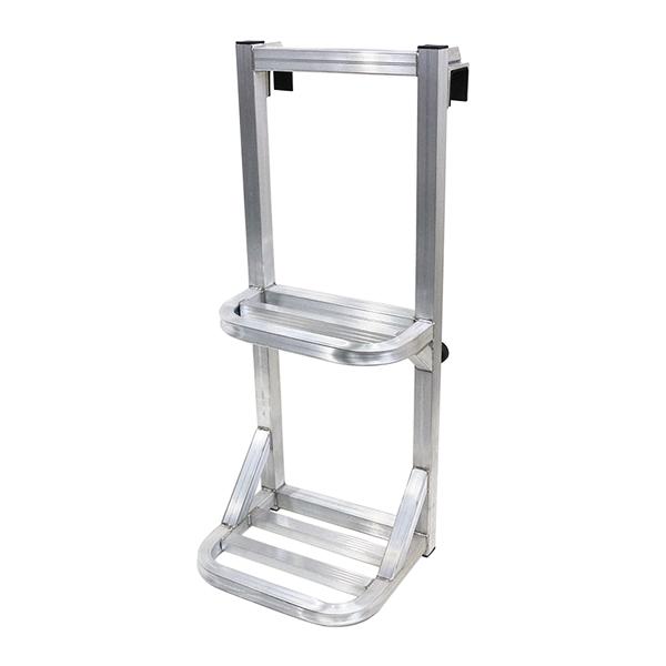 トラックの荷台に乗り降りしやすいように設計されたアルミ製のステッパーです。荷台の引っ掛け部分のコノ字型フックの内側には滑り止め、振動防止のラバークッションが付いておりますので、濡れているアオリ、滑りやすい部分に効果を発揮いたします。荷台のア...