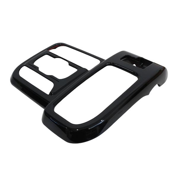 両面テープで貼り付けのかんたん取付です。ドレスアップにおすすめです。メーカー：スズキ車種：スペーシア スペーシアカスタム型式：MK54S MK94S年式：2023.11〜カラー：ピアノブラックセット内容：1個材質：ABS