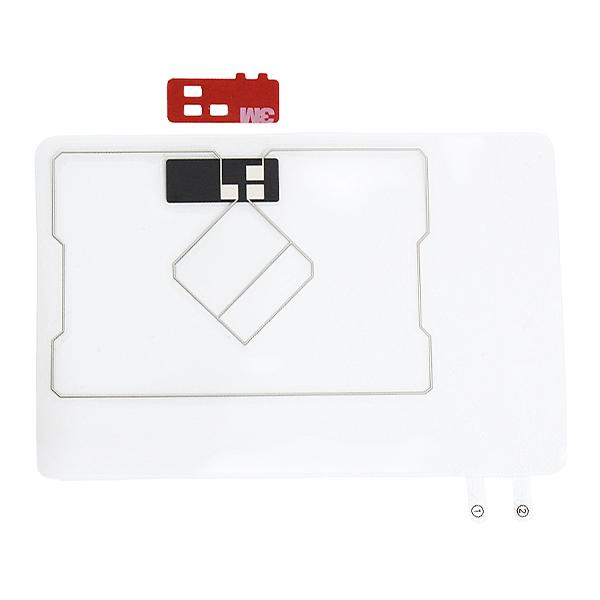 GPS一体型のフィルムアンテナです（汎用品ですので純正品とフィルム形状は異なります）現地工場と度重なる試験を行い独自のフィルム形状を採用受信感度の向上を行っています一般的なフィルムアンテナ同様に簡単に取り付け出来ますフィルムアンテナはエレメ...