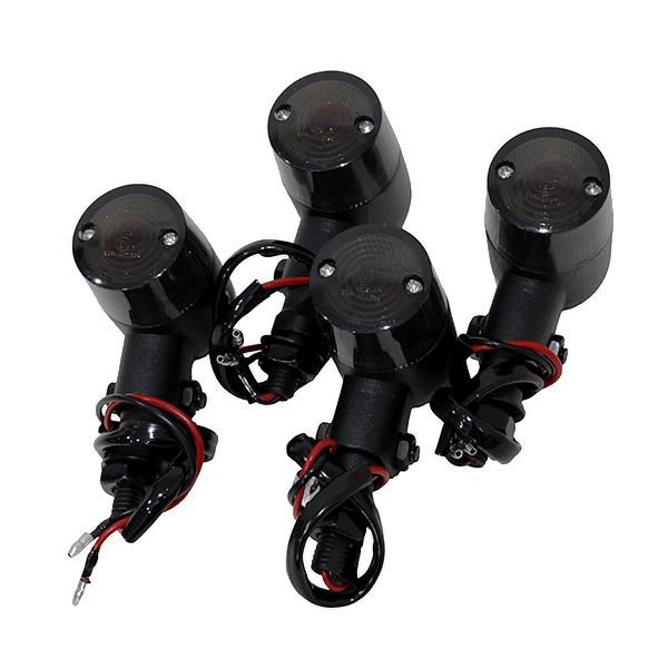 丸型 ヨーロピアン ウインカー ブラック×スモーク 配線は赤（プラス）、黒（マイナス）と2本しかありませんので、DIY初心者の方でも簡単に接続することが可能です。ボディ部はアルミニウム合金製で頑丈で錆びに強く、放熱性、耐熱性、耐久性も優れて...