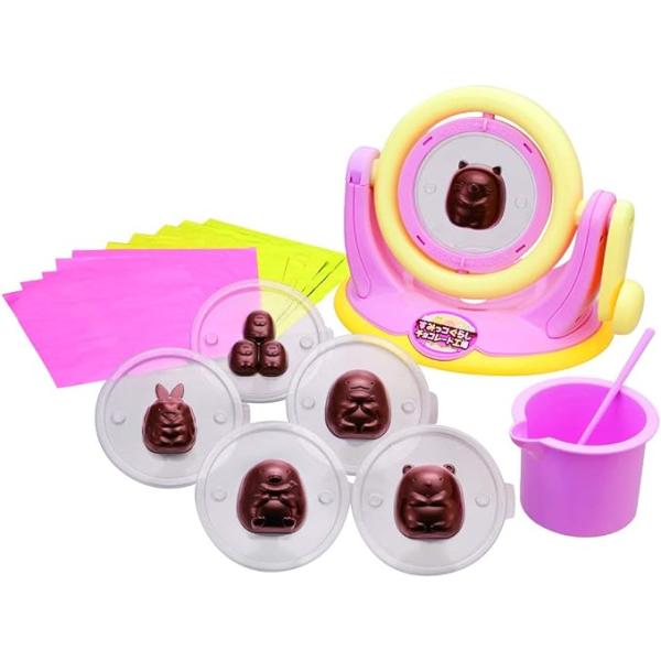 くるくるチョコレート工場から、すみっコぐらしのセットが登場。溶かしたチョコを型に流し、本体にセットしてハンドルをくるくる回すだけであっという間にすみっコぐらしの立体チョコが出来上がり。人気の6種が作れる専用型付きです。セット内容：・チョコレ...