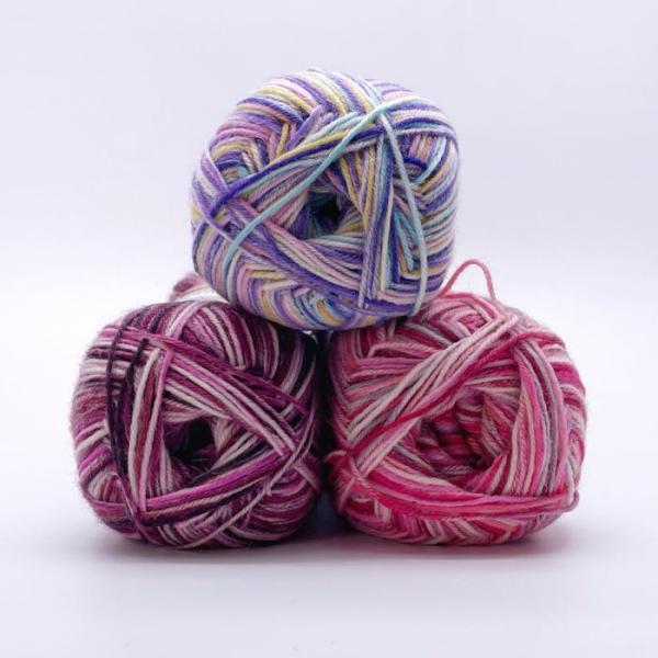 ●毛糸単品（編み図なし）での販売ですトルコ発のメーカー、人気のアリゼシリーズのウォッシャブルな毛糸スーパーウォッシュ アルチザンこちらは段染めのシリーズです１玉１００ｇ４２０Ｍ巻でお買い得！単色のシリーズと併せての作品作りが楽しめます■１玉...