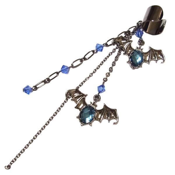 【ティアーズヘブン　オリジナル】人気のパープルミラー蝙蝠パーツを使用したガンメタカラーのイヤカフ2匹のこうもりとスリムチェーンカラークリスタルをステーションとしたチェーンの組み合わせブルー、パープルの2カラー今シーズン、スタッフお奨めの1品...