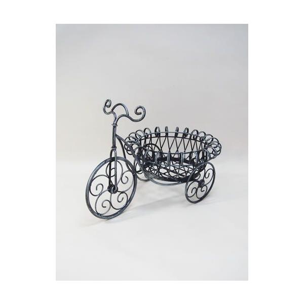 自転車の形をしたかわいいアンティークブラックのアイアンフラワースタンドです。サイズもコンパクトで、鉢カバーごど入れて生花を活けてもよし、造花を入れてもいいですよ！お部屋の中、玄関、ベランダ、あらゆる所で大活躍のインテリア小物です。＊色は黒と...